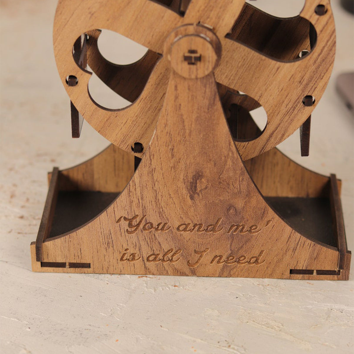 Custom Wooden Ferris Wheel with 8 Personalized Photos - Personalized ...